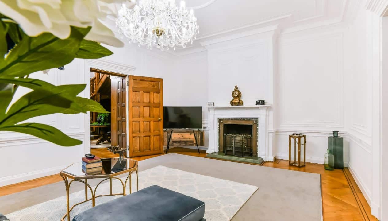 Kingswood Manor, Surrey | Sleeps 24 | Landed Houses