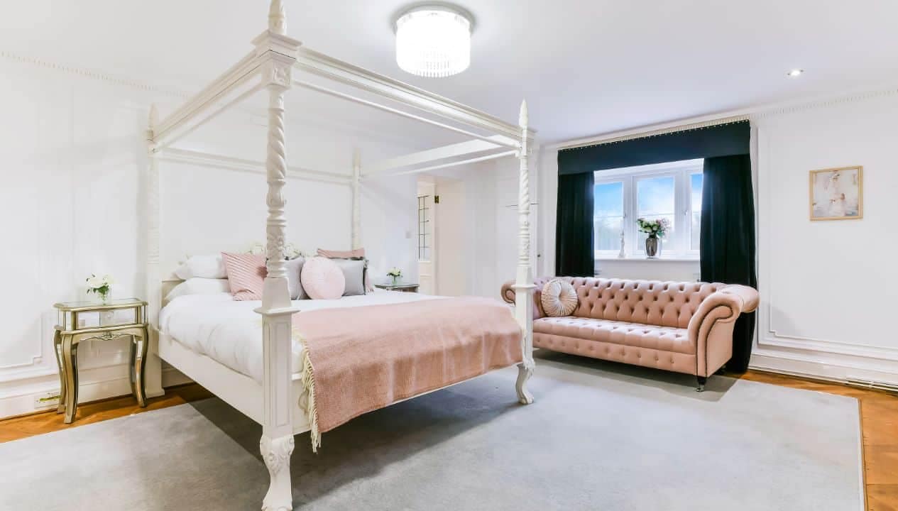 Kingswood Manor, Surrey | Sleeps 24 | Landed Houses