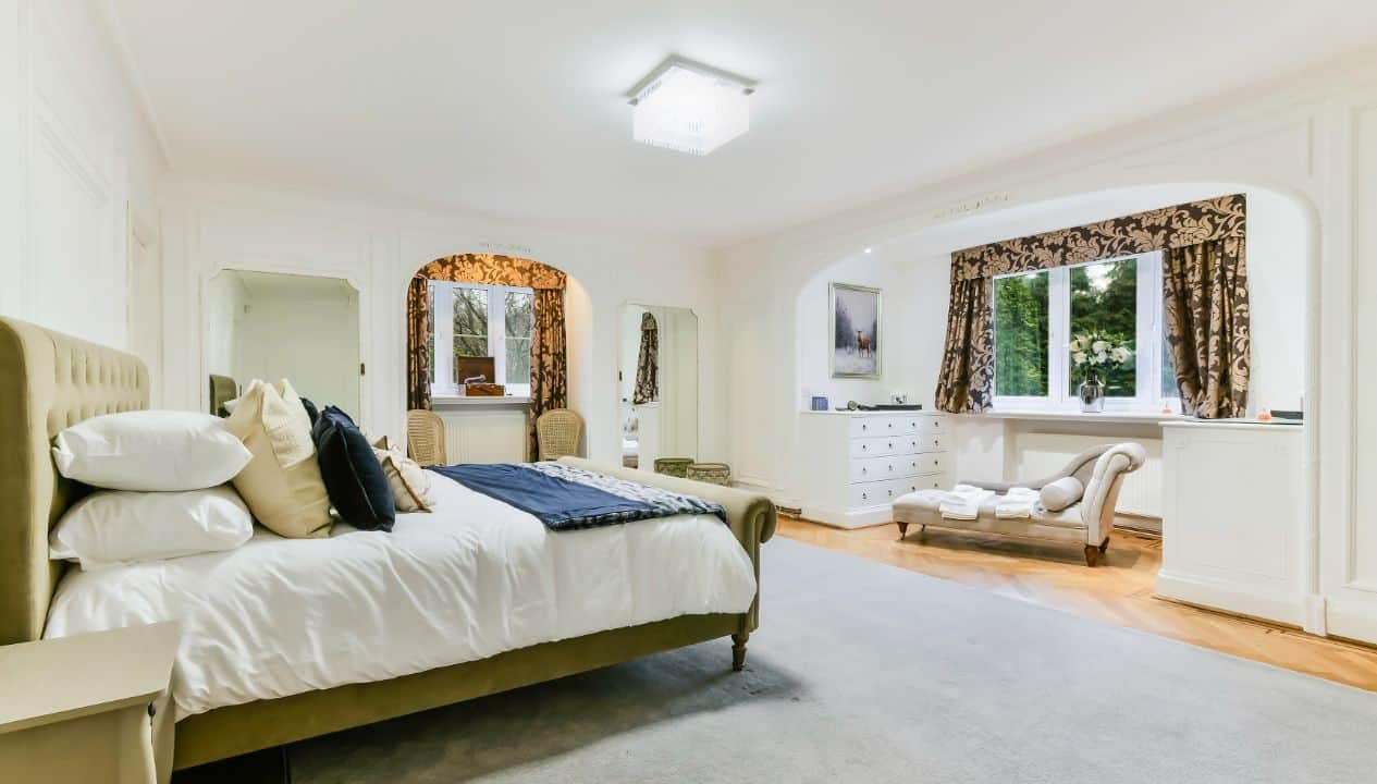Kingswood Manor, Surrey | Sleeps 24 | Landed Houses