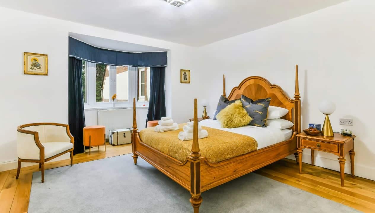 Kingswood Manor, Surrey | Sleeps 24 | Landed Houses