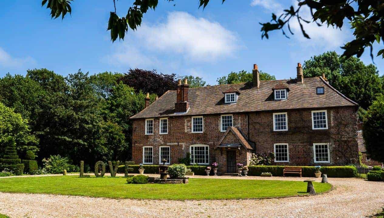Solton Manor, Kent | Sleeps 24 | Hot Tub | Landed Houses