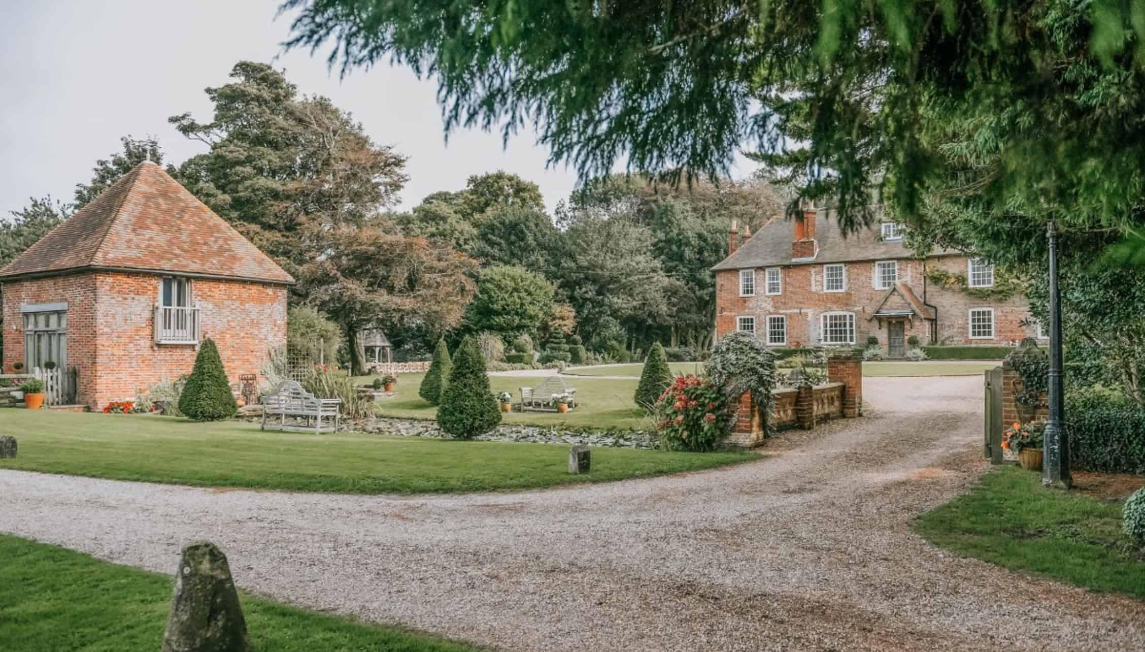 Solton Manor, Kent | Sleeps 24 | Hot Tub | Landed Houses