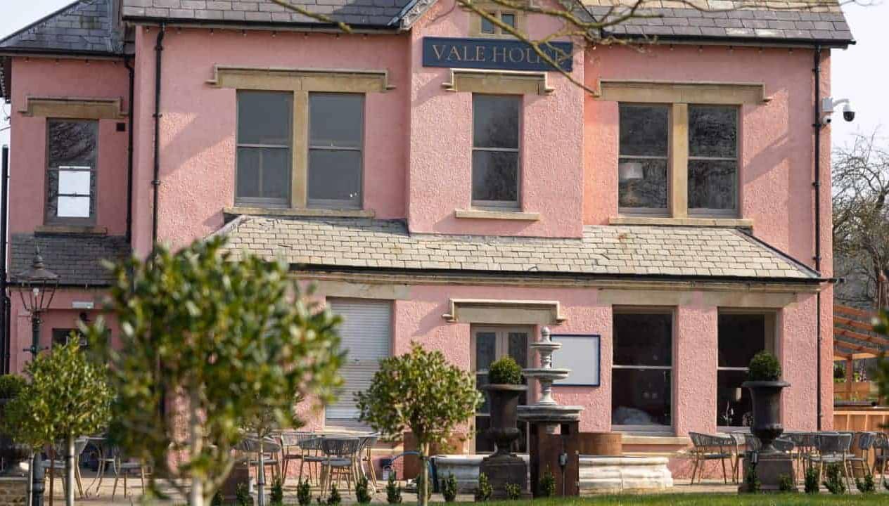 Vale House, Leicestershire | Sleeps 23 | Landed Houses
